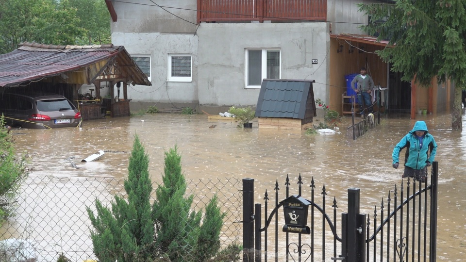 Piatkové búrky: Viac ako 14 000 bleskov, zaplavené dediny, tromby ...