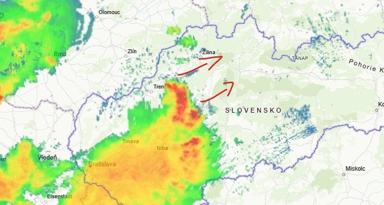 Veterná smršť postupuje Slovenskom. Láme stromy a mnoho úsekov je neprejazdných | iMeteo.sk