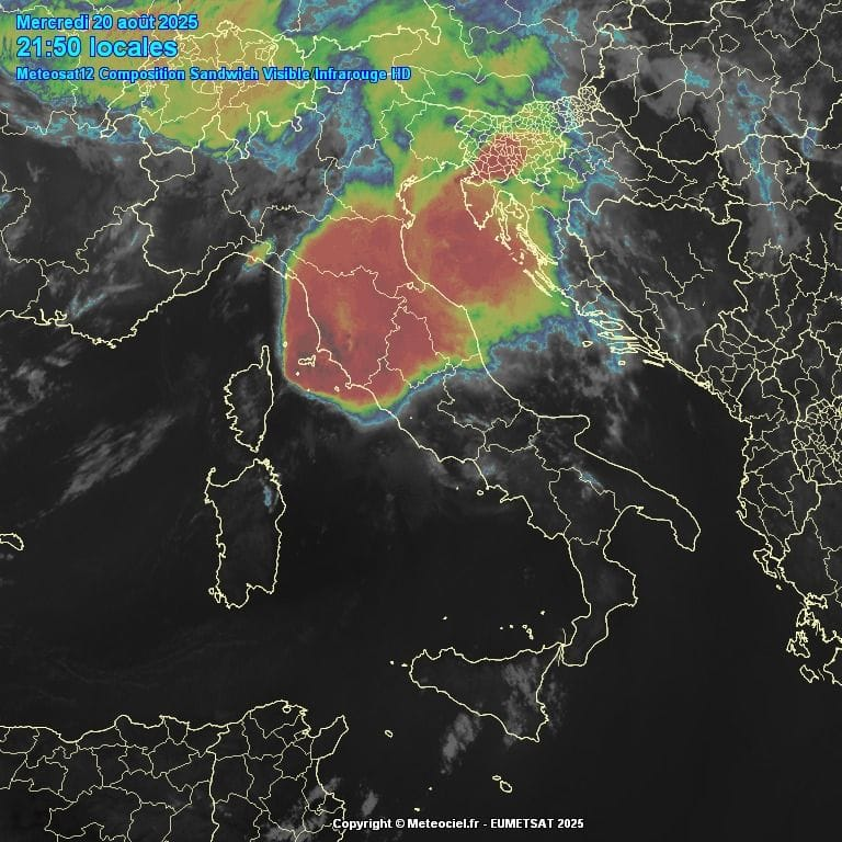 Postupuje rozsiahla búrka, prináša veľké krúpy a tisíce bleskov | iMeteo.sk