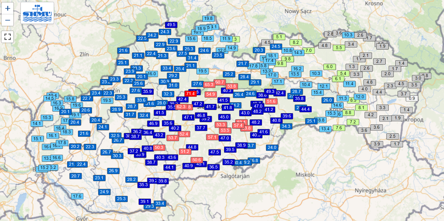 Topí sa sneh a stále prší. Vodné toky to už nezvládajú a vylievajú sa ...