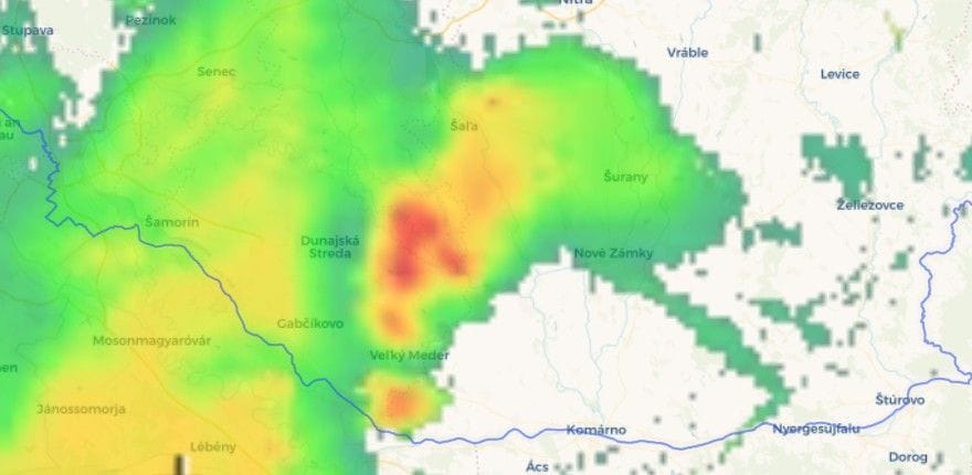 Udrelo zatiaľ takmer 300 bleskov. Búrka je teraz na juhu západného ...
