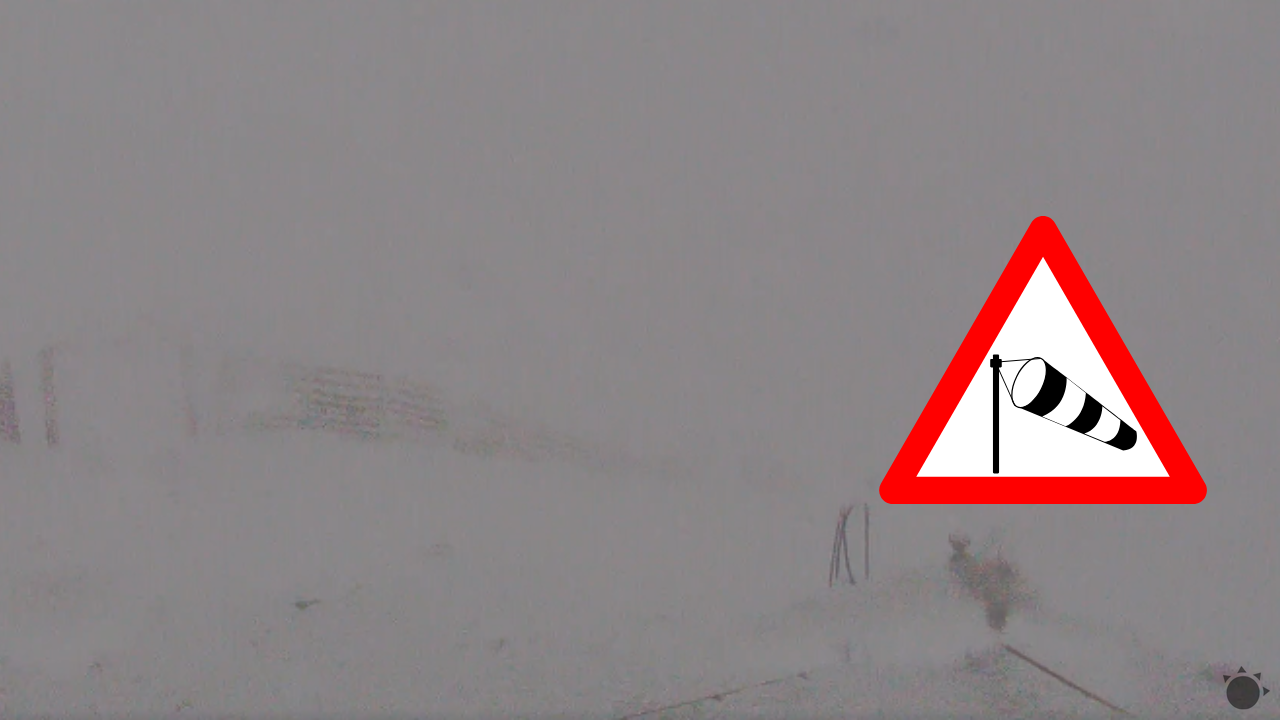 Na Chopku už zúri mohutná víchrica. Vietor v nárazoch dosahuje viac ako 130 km/h | iMeteo.sk