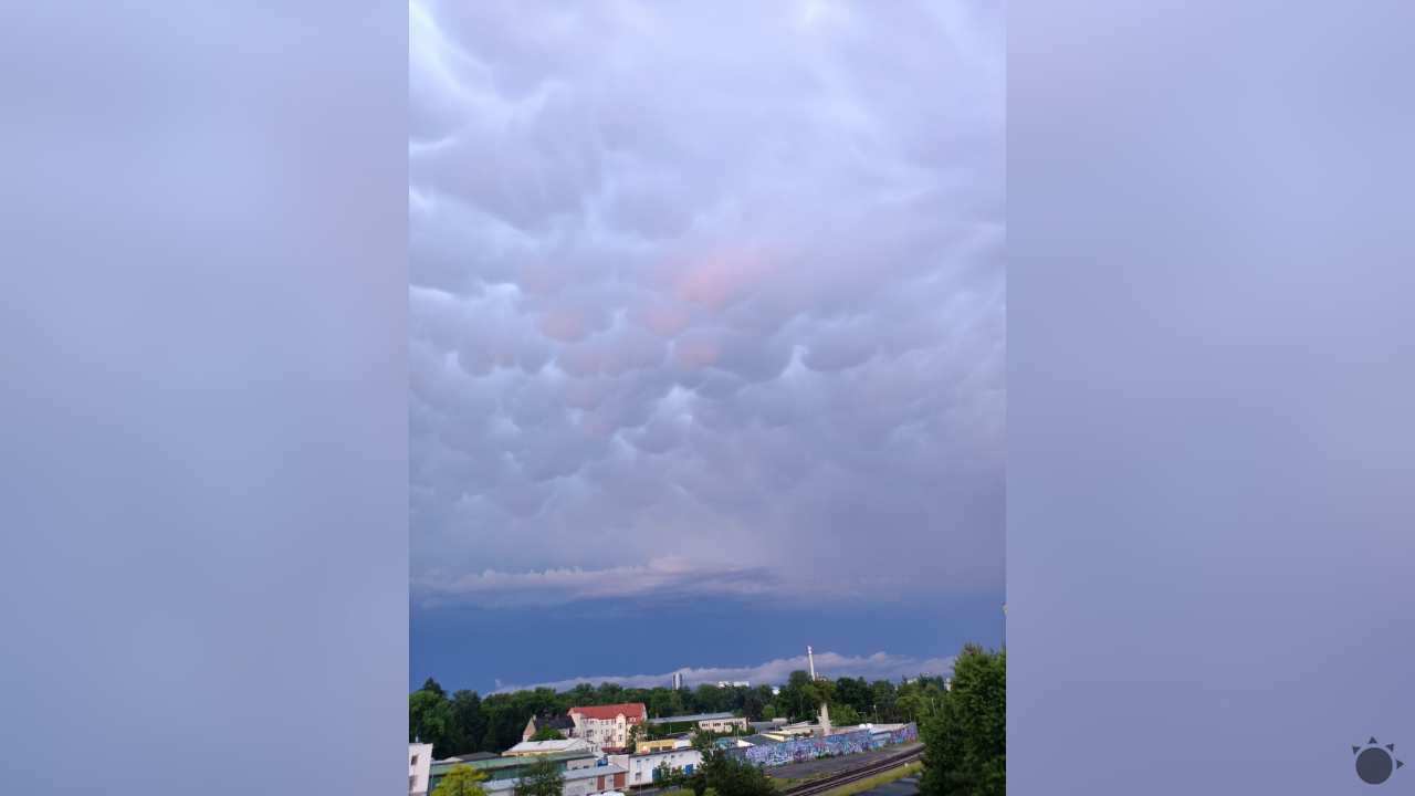 FOTO: Po búrkach neďaleko Slovenska sa ukázali krásne mammaty | iMeteo.sk