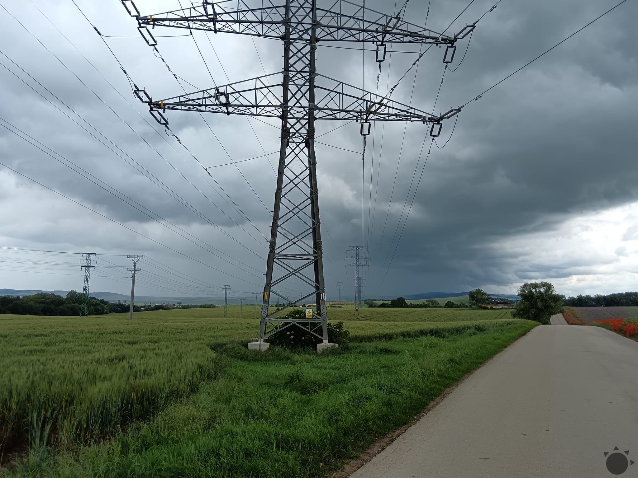 Kade prešla búrka, tam sú bez elektriny. Bez elektriny sú v týchto lokalitách | iMeteo.sk