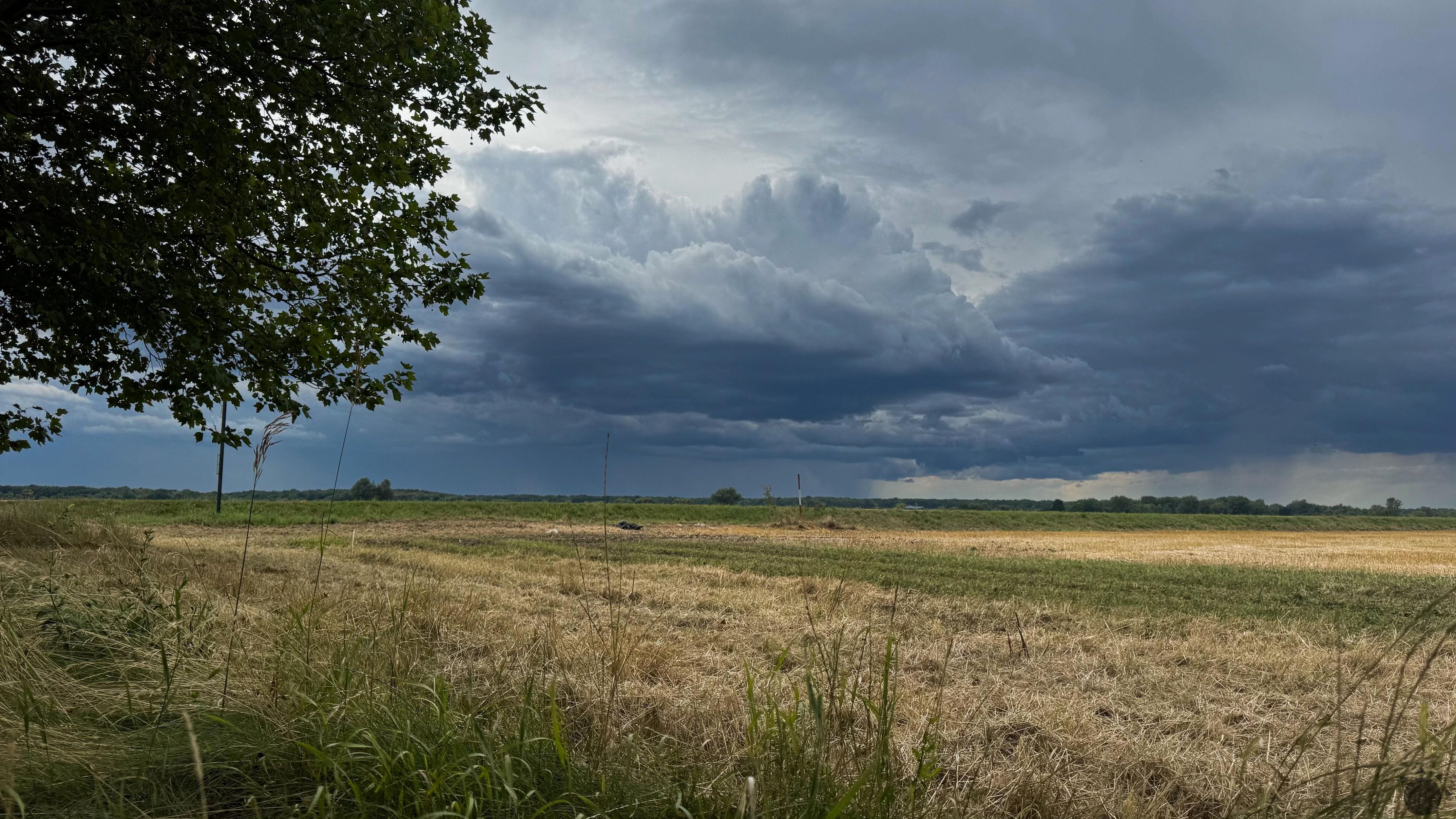 Búrky prichádzajú na Slovensko a čakajú nás ešte ďalšie vlny | iMeteo.sk