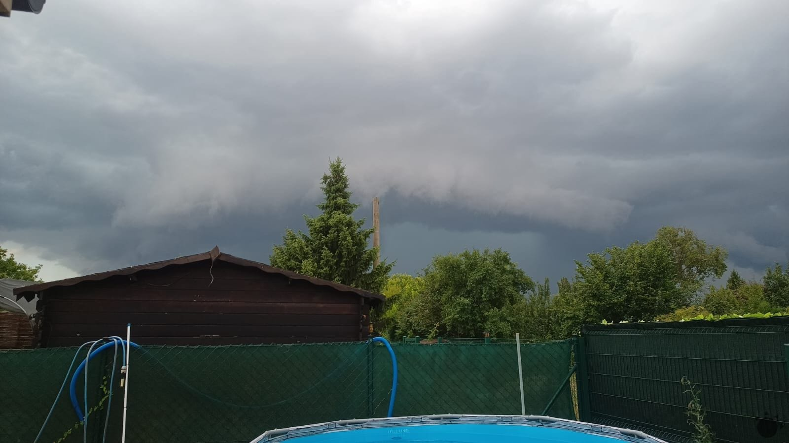 BÚRKY: Na východe sa vyskytuje supercela. Búrky mieria aj na západ ...