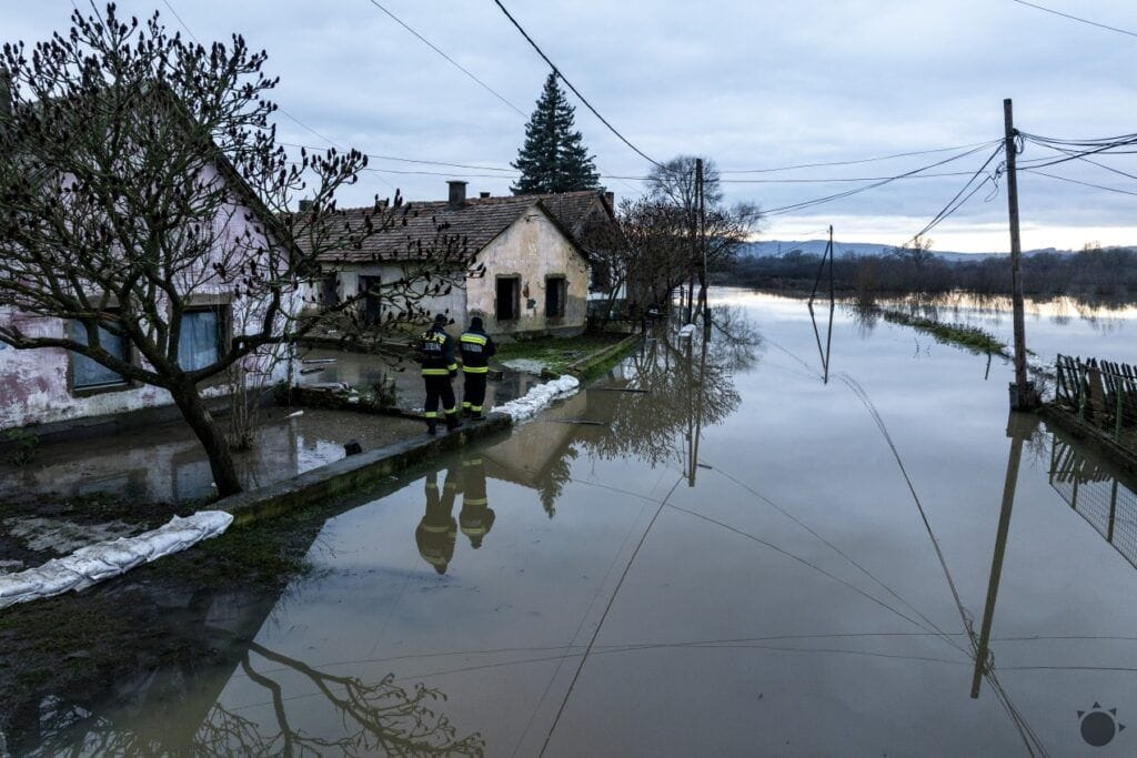 Blízko slovenských hraníc zúri povodeň. Museli evakuovať obyvateľov | iMeteo.sk