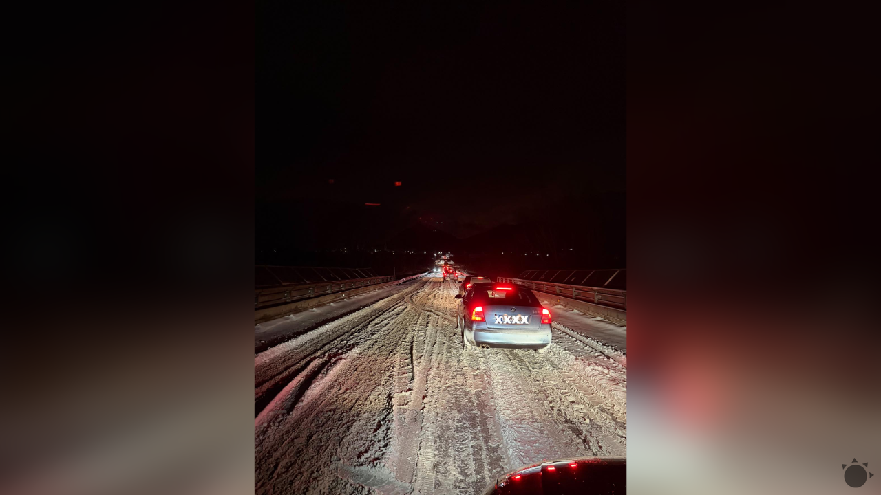 Snehová kalamita na Slovensku: Napadli desiatky cm, cesty sú ...