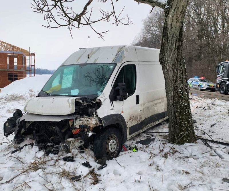 Slovenské cesty naďalej trápia vodičov. Havarovala aj tehotná vodička ...