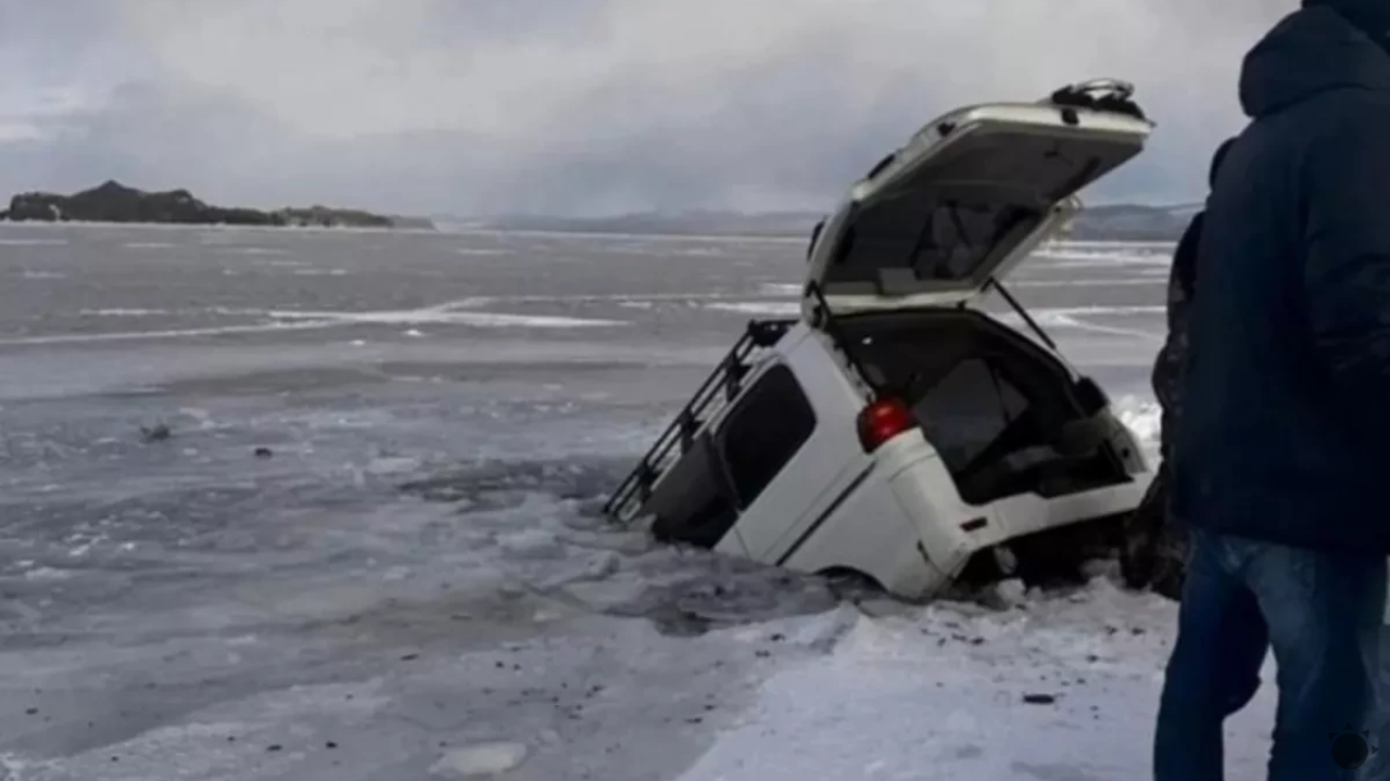 Minibus s turistami zmizol v ľadovom jazere. Zahynulo 8 ľudí | iMeteo.sk
