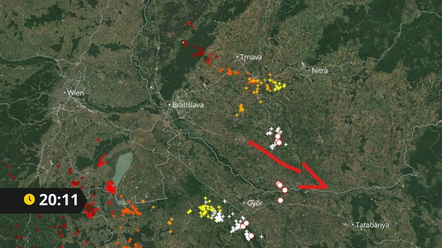 Udrelo zatiaľ takmer 300 bleskov. Búrka je teraz na juhu západného ...